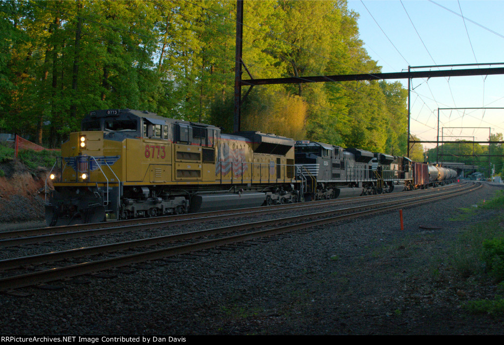 UP SD70ACe 8773 leads K041-14